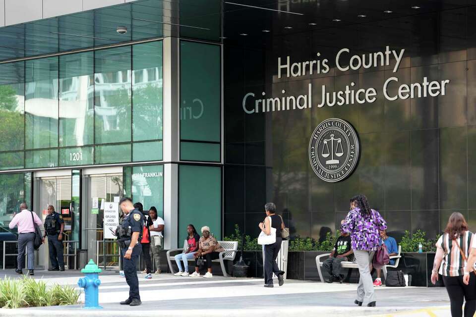 Abbott appoints 3 new felony court judges in Harris County