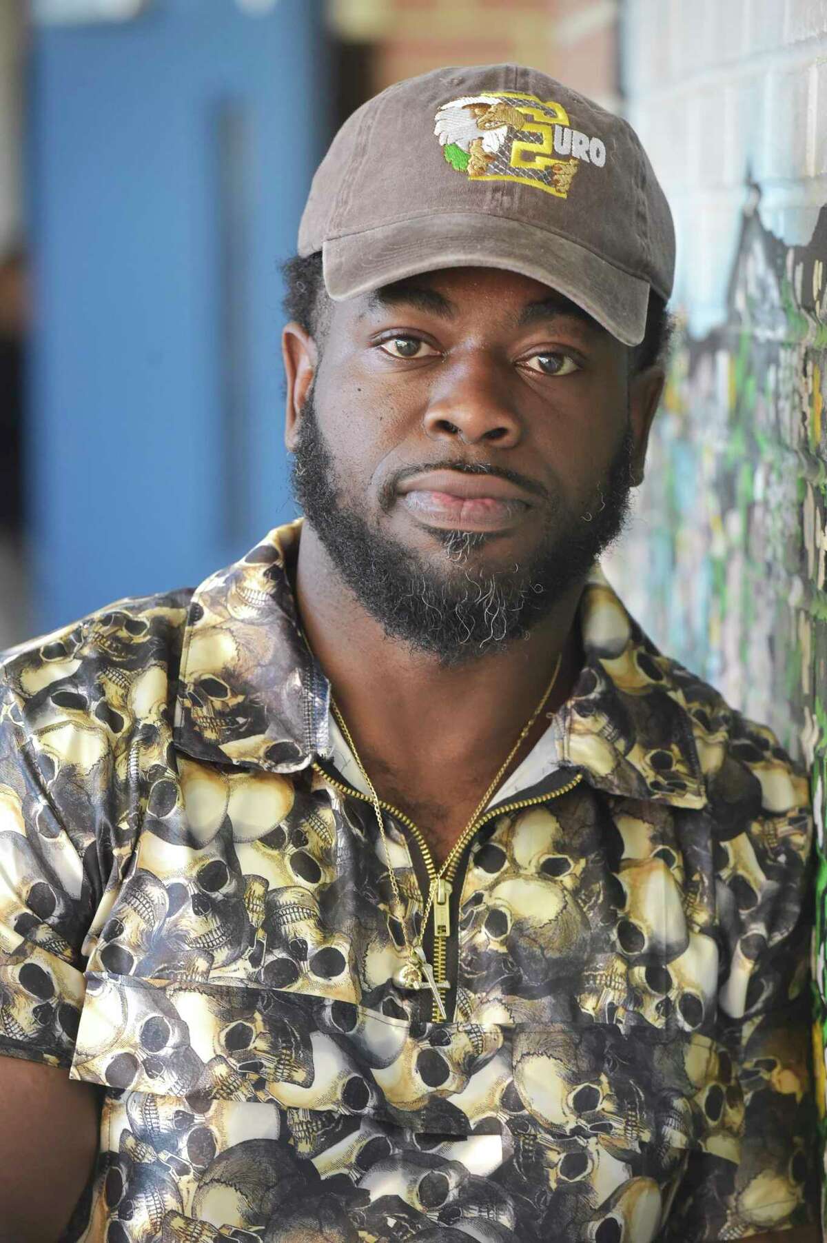Norwalk fashion designer to teach students how to make clothes