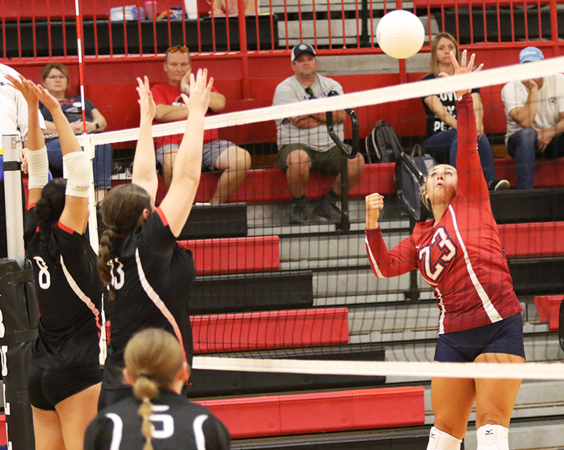 THURSDAY VOLLEYBALL: Cavies keep pace with Dogs in SCC race