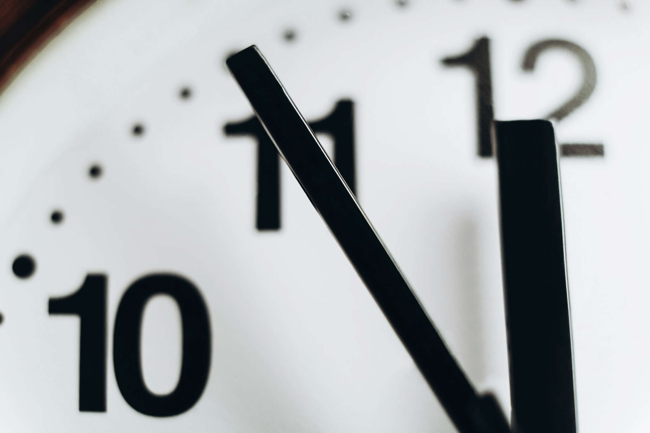When is daylight saving time ending in 2023?