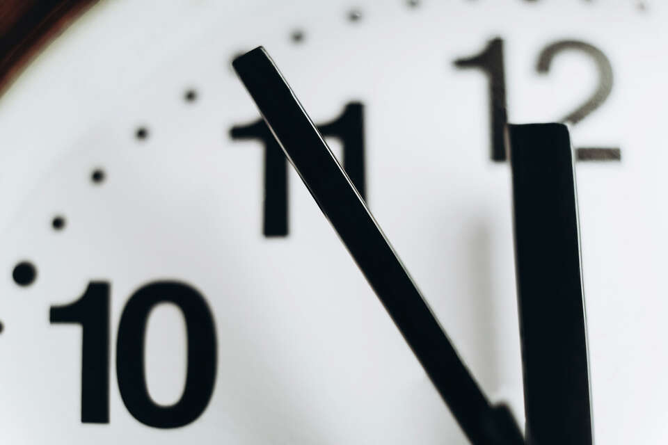 When is daylight saving time ending in 2023?