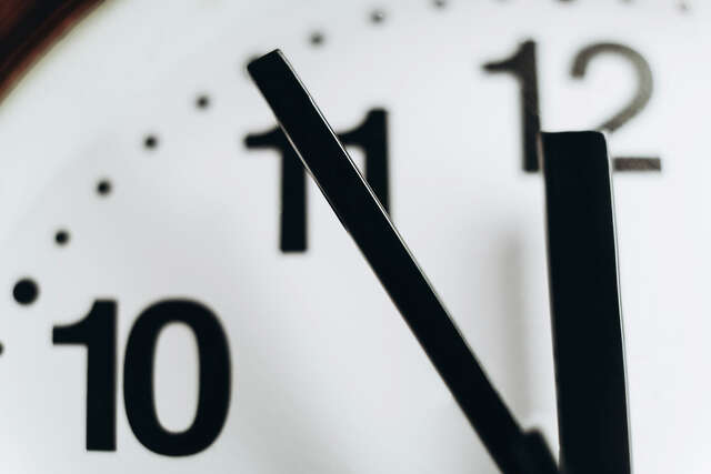 When is daylight saving time ending in 2023?