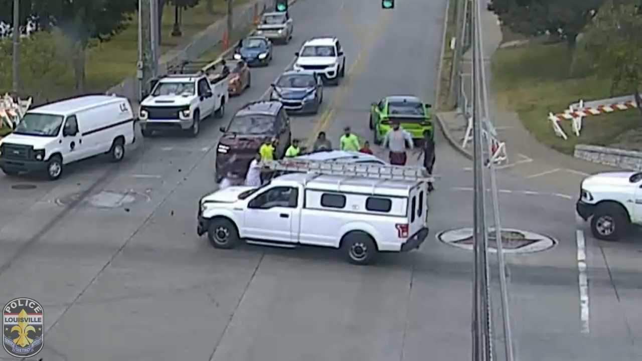 WATCH: College football players come to the rescue after vehicle rolls ...
