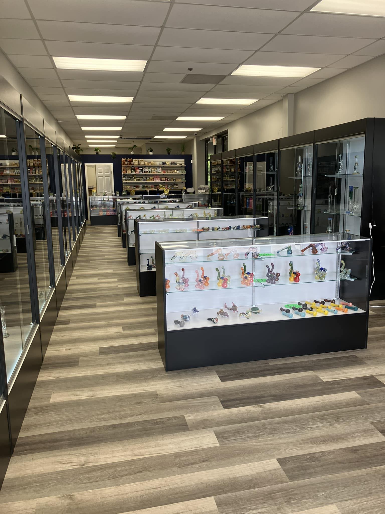 Smoke shop opens in Collinsville Wednesday