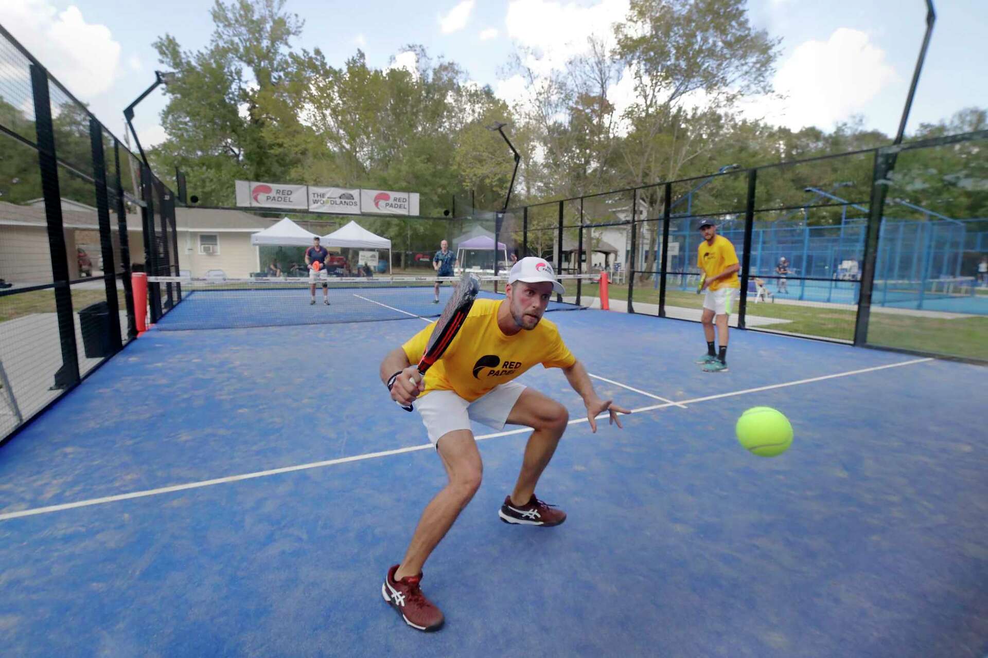 Squash, pickleball, padel, tennis: popular paddle sports, explained