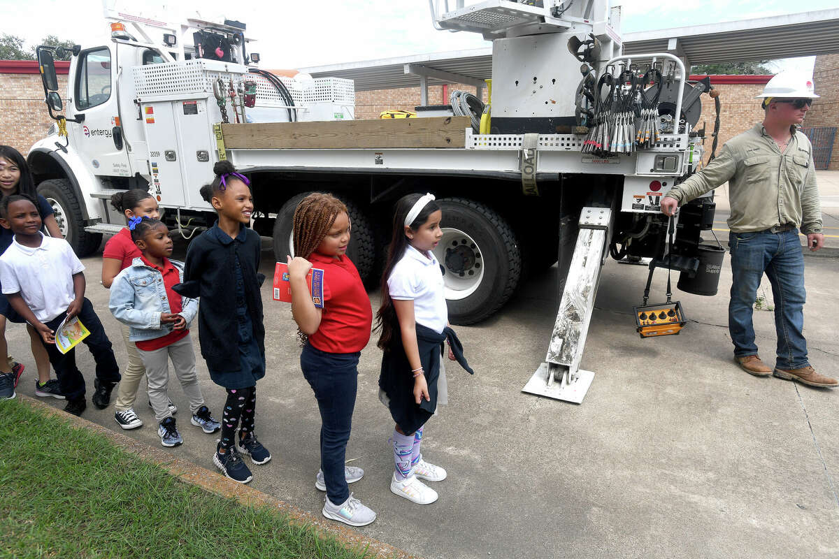 Entergy powers up United Way book vending machine initiative