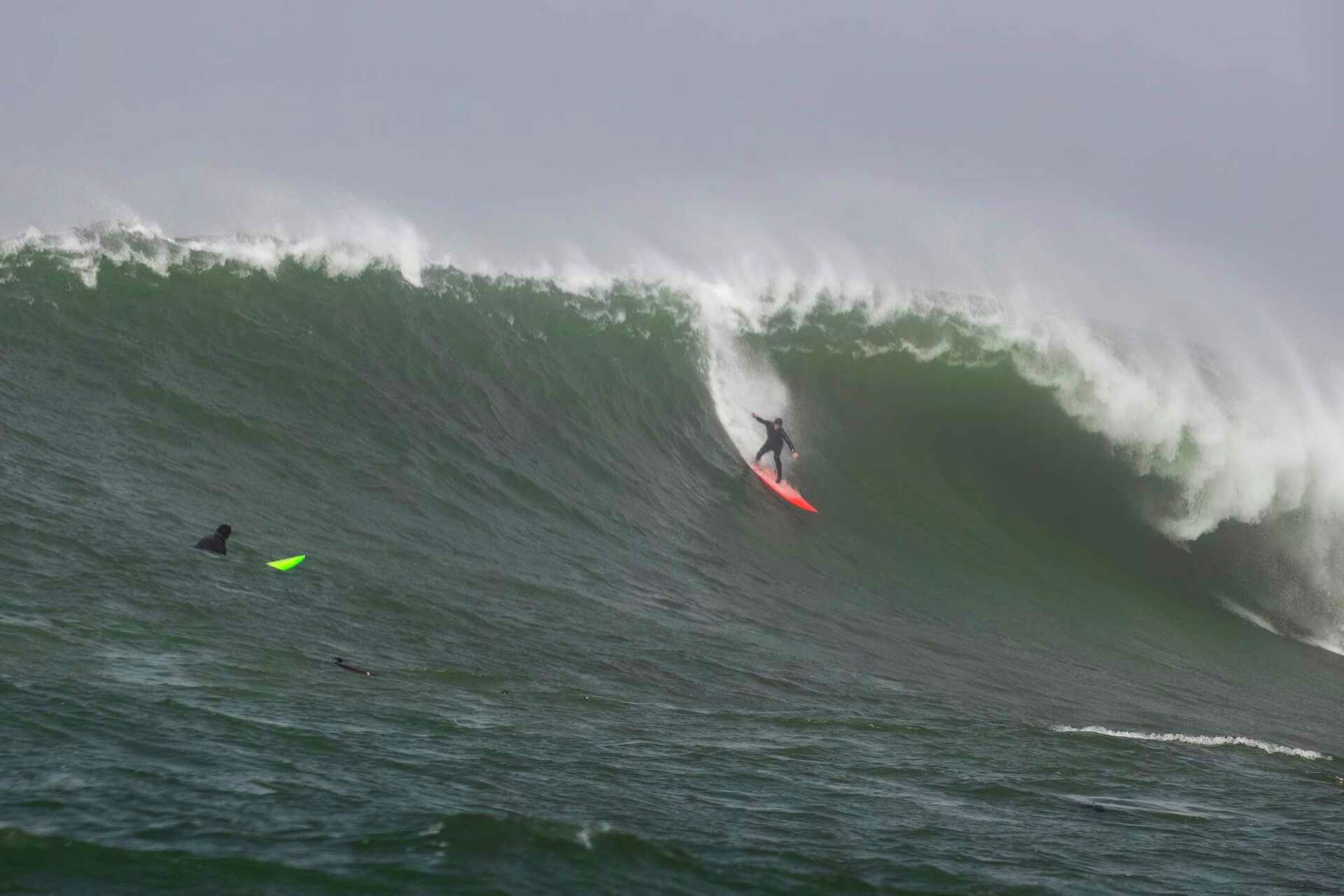 Rare 30-foot waves crash at California spot at Mavericks