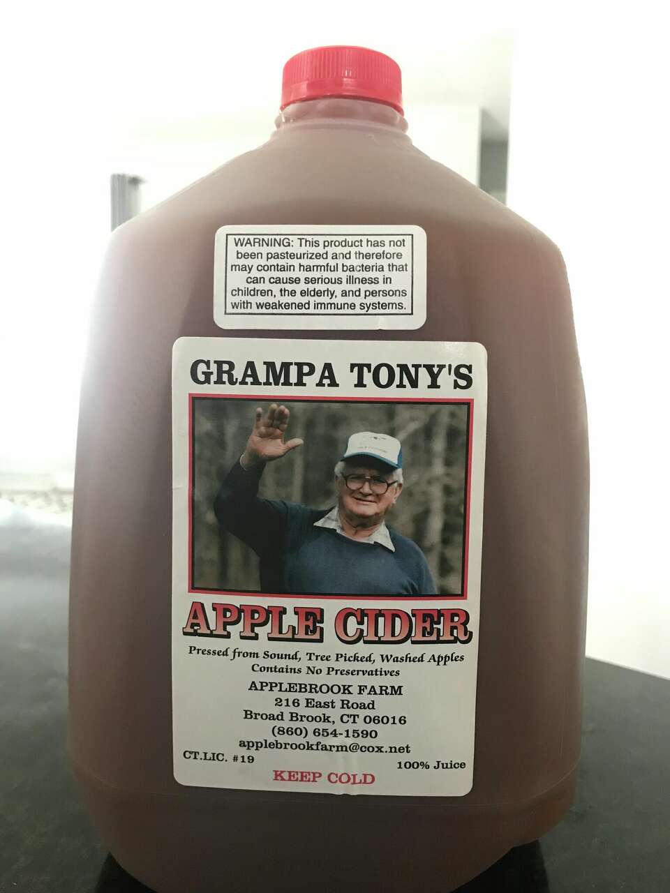 These Connecticut orchards press their own apple cider