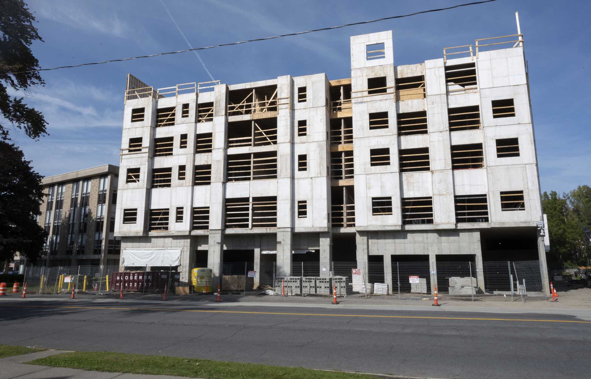 Construction on Western Avenue apartment building moves forward