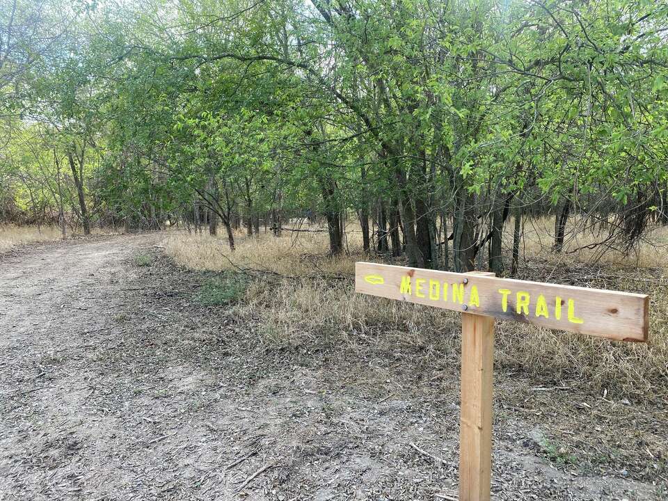 Hiking San Antonio's new 74-acre Hendrick Arnold Nature Park