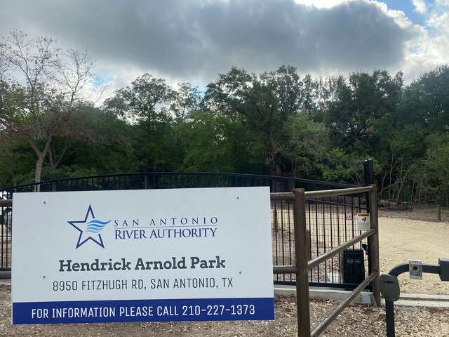 Hiking San Antonio's new 74-acre Hendrick Arnold Nature Park