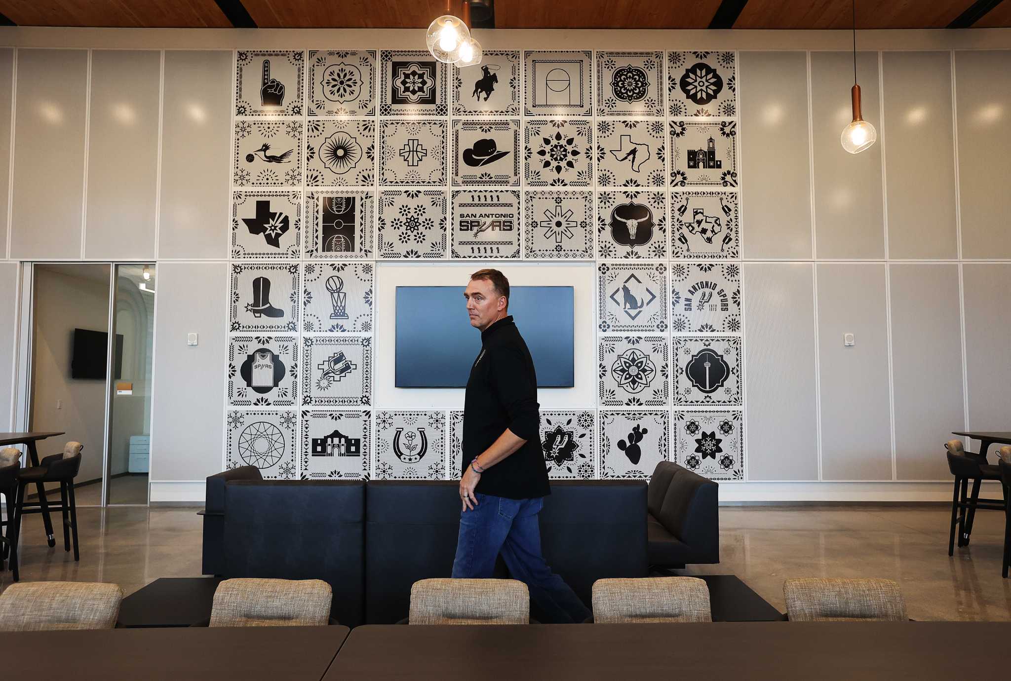 Popovich ready for Spurs move to 'unbelievable building'