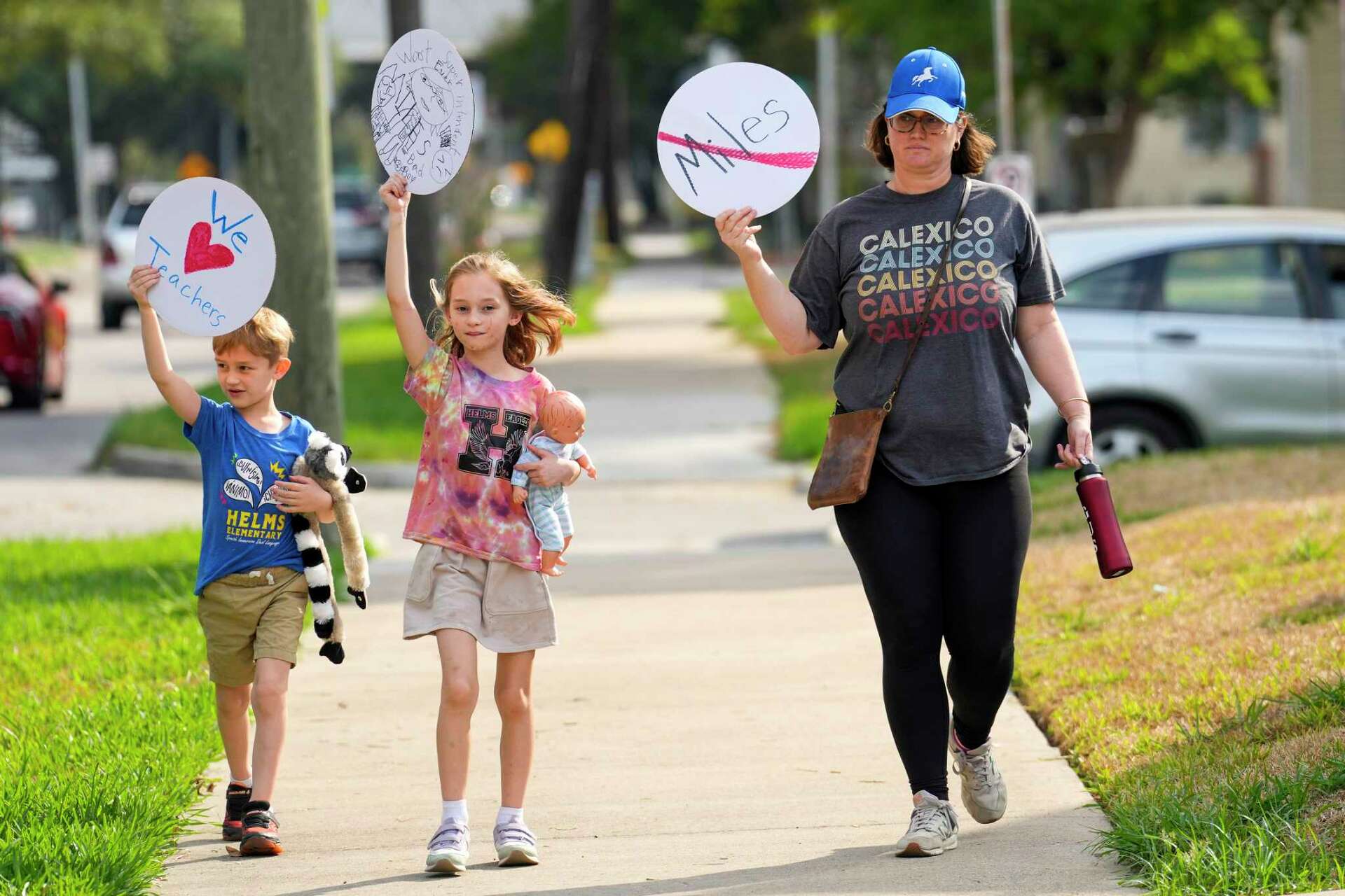 HISD parents rally against Mike Miles' NES model at campus protest