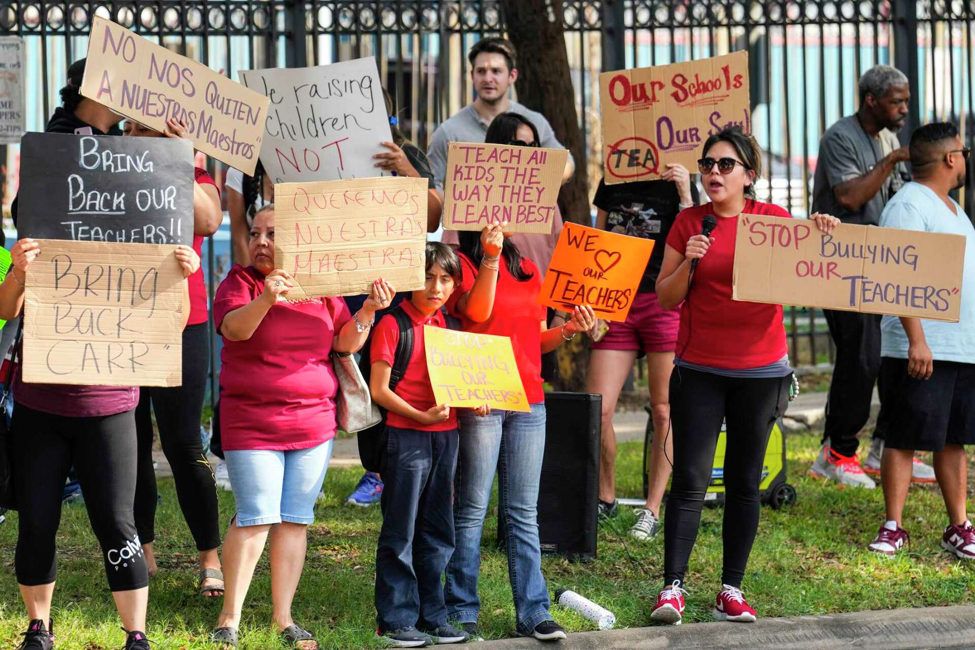 HISD parents rally against Mike Miles' NES model at campus protest