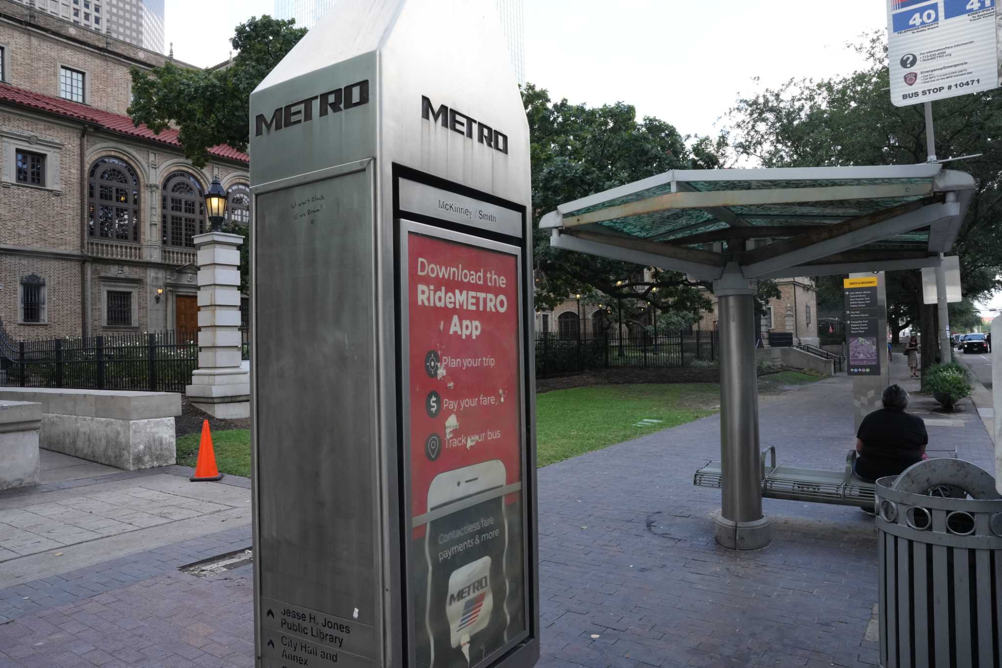 Metro adds electric buses to Houston transit system