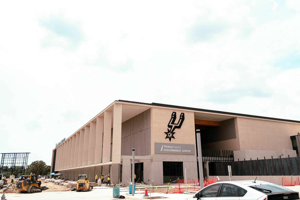 Spurs to open training facility at $500M San Antonio campus