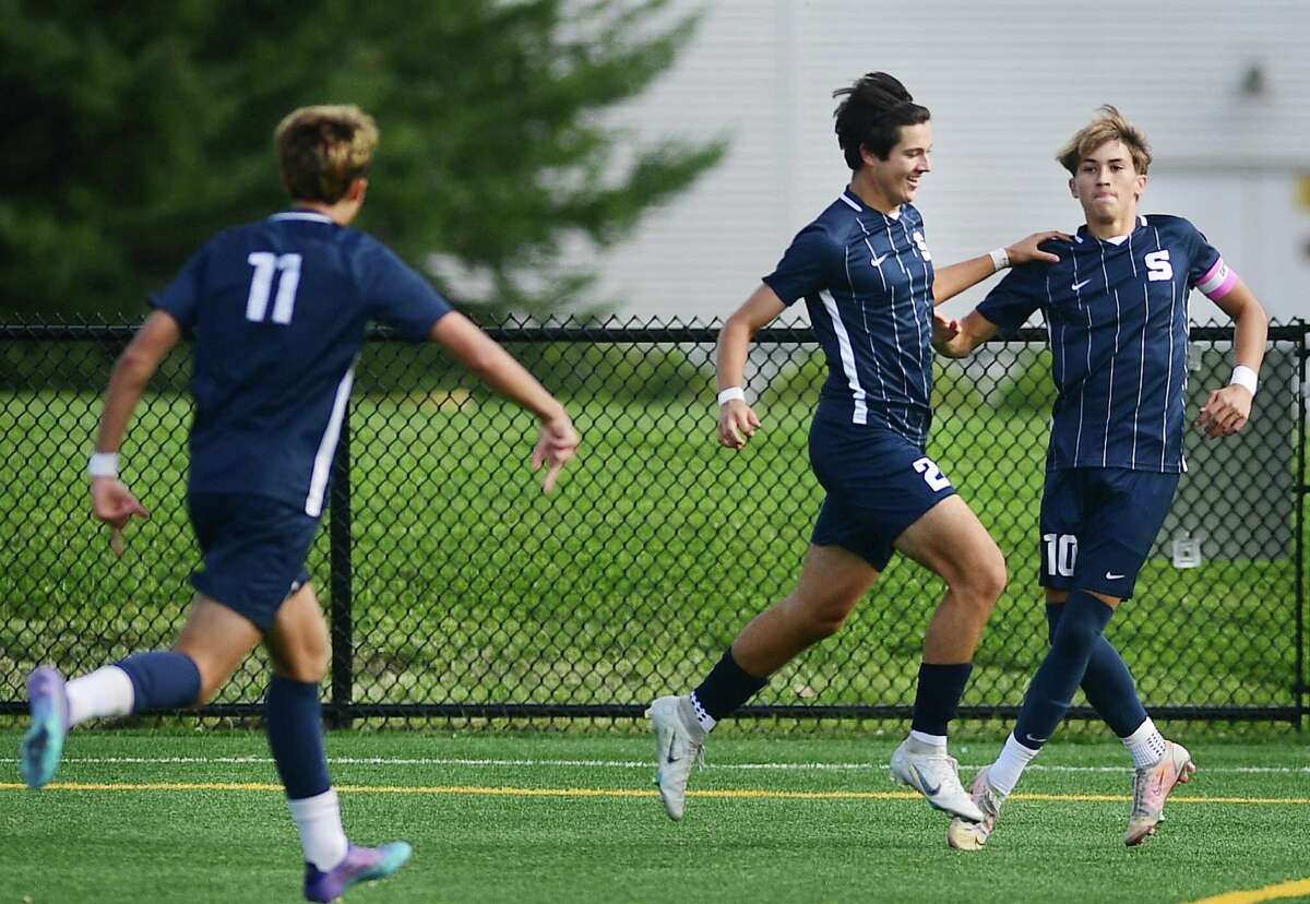 Staples defeats Greenwich in FCIAC boys high school soccer