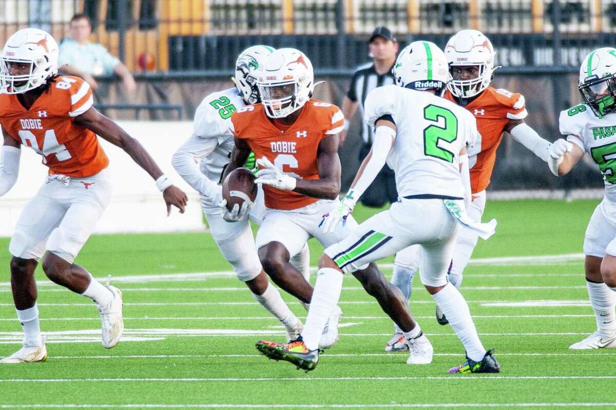 HS football: Dobie cruises to District 22-6A win over Pasadena
