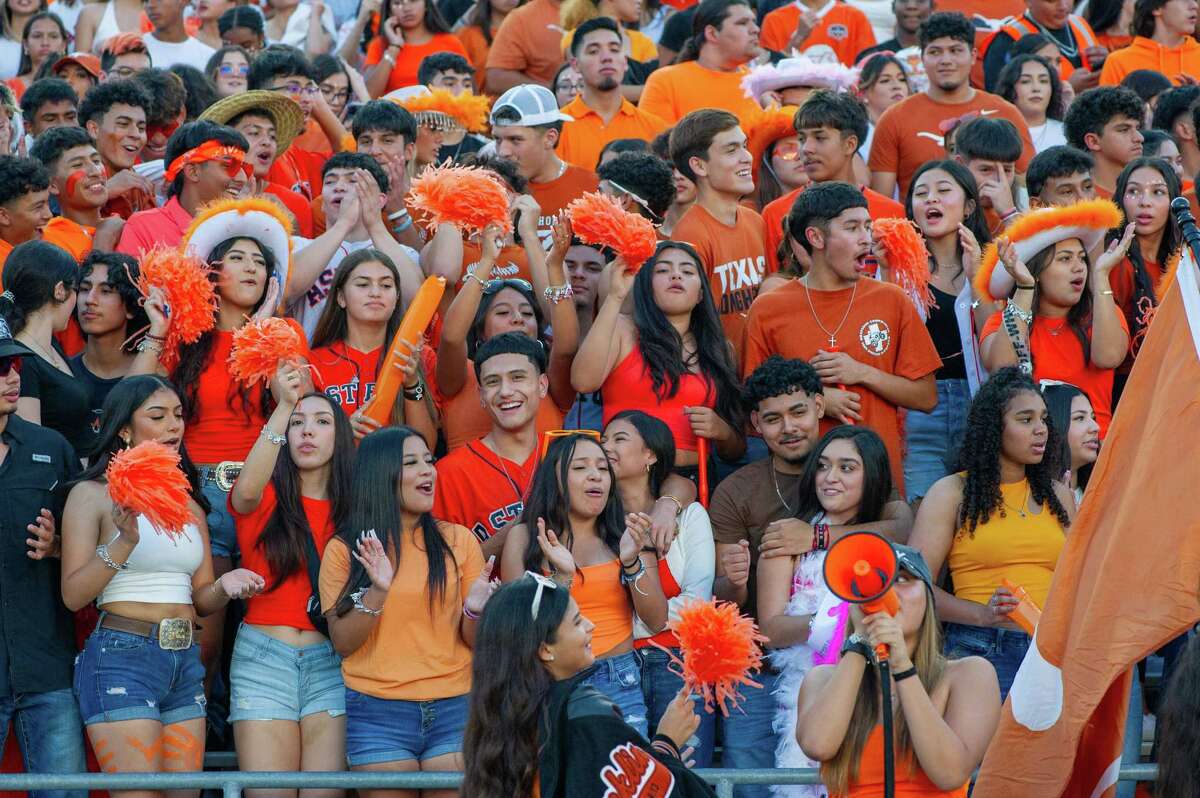 HS football: Dobie cruises to District 22-6A win over Pasadena