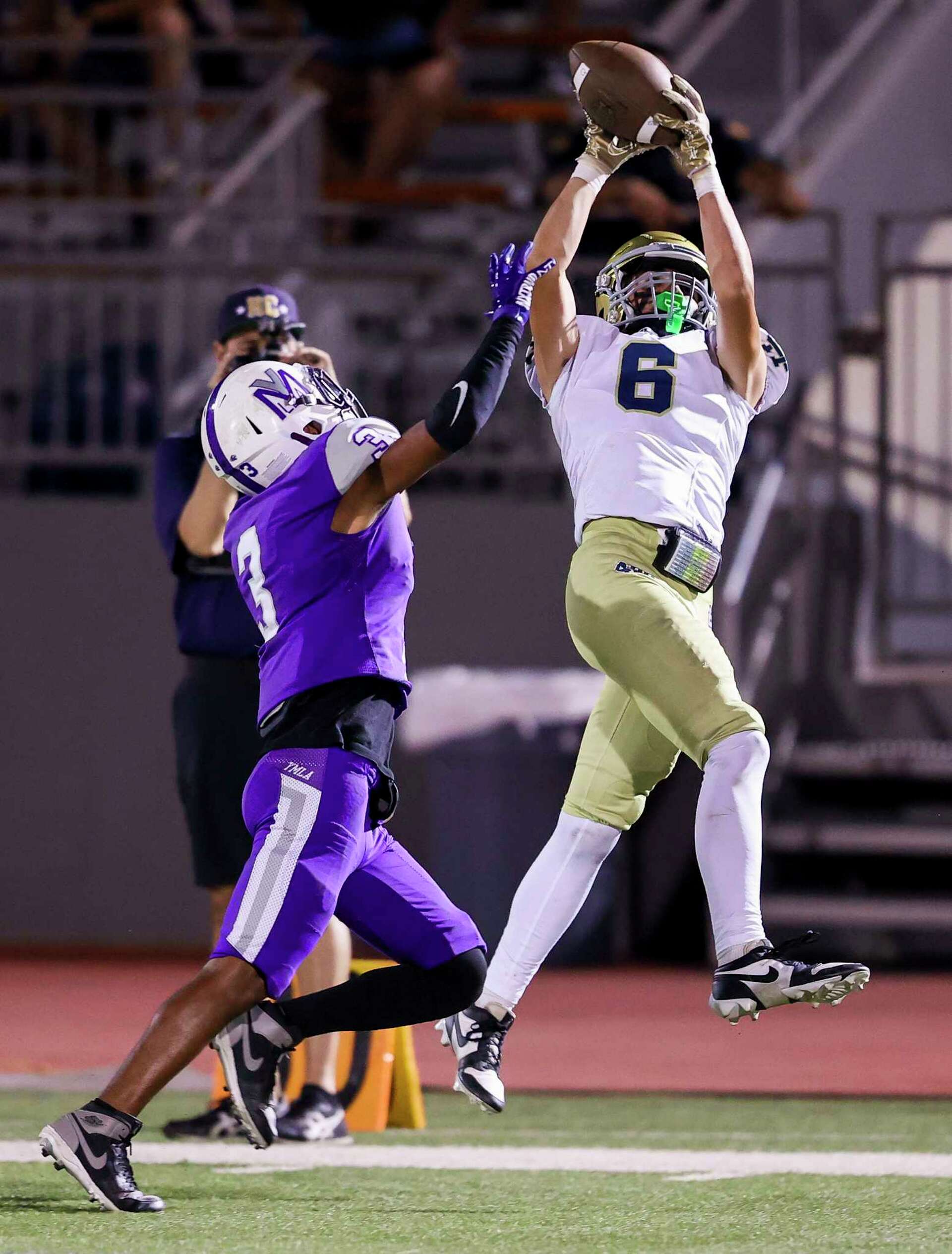 Defense sets tone in Holy Cross' 40-7 football win over YMLA