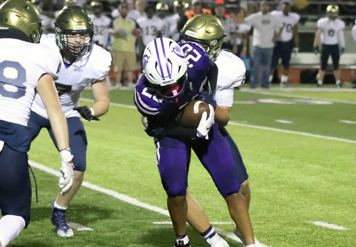 Crusaders spoil Kahoks’ Homecoming