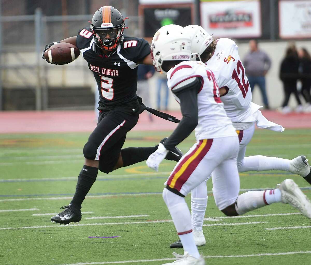 St. Joseph (CT) defeats Stamford in FCIAC football