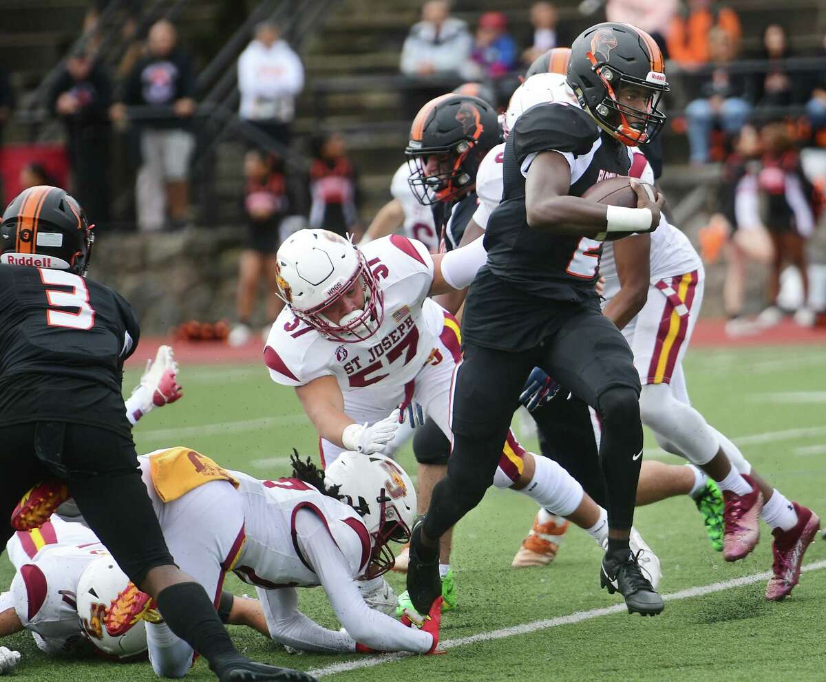 St. Joseph (CT) defeats Stamford in FCIAC football