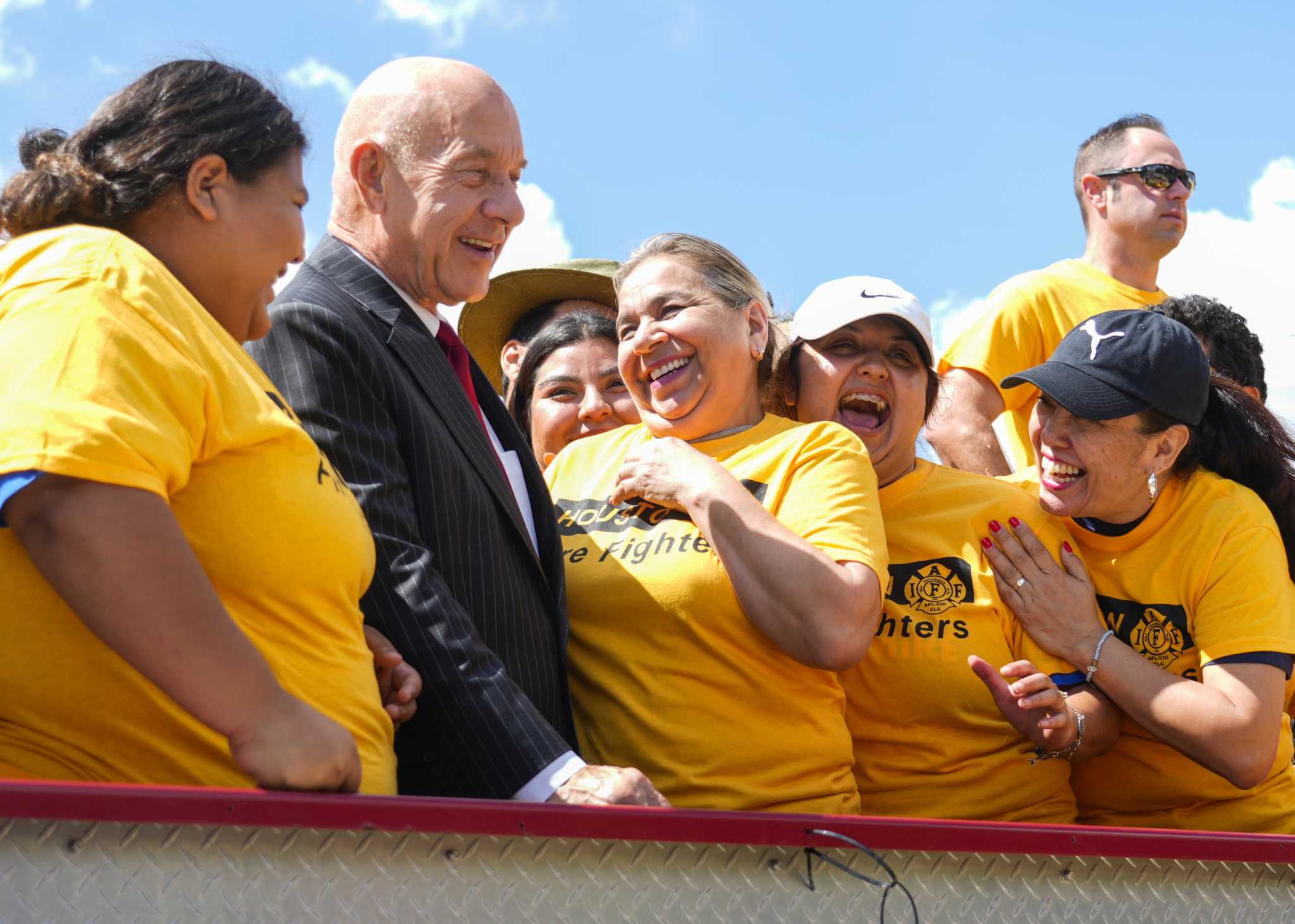 Houston firefighter pay dispute resolved, Whitmire announces