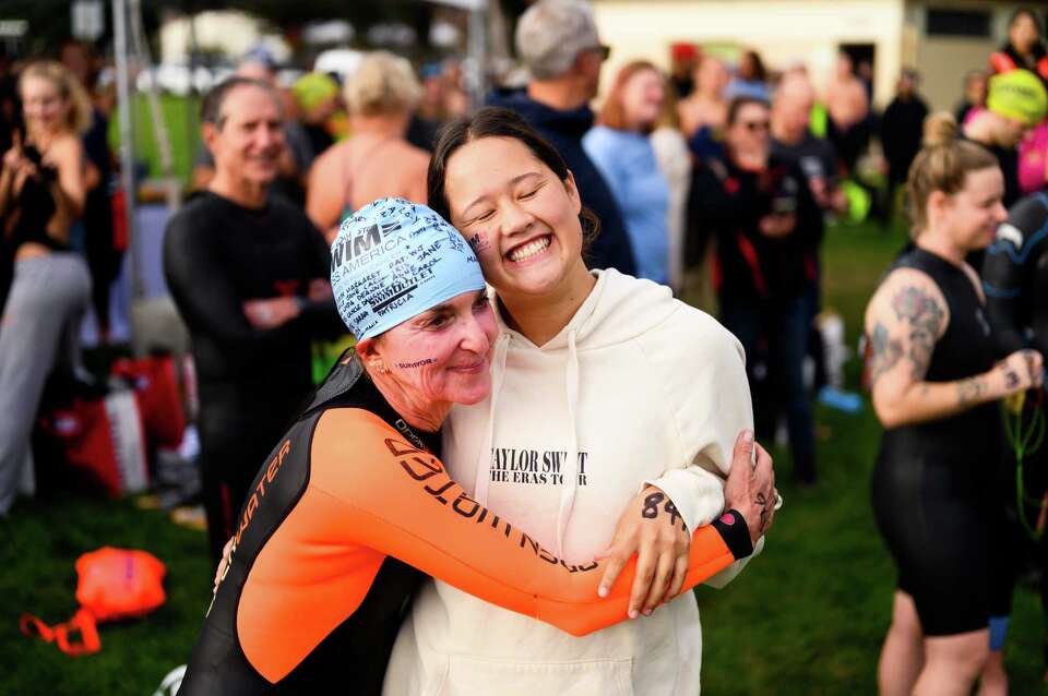 Swimmers transform SF Bay into sea of charity for cancer research