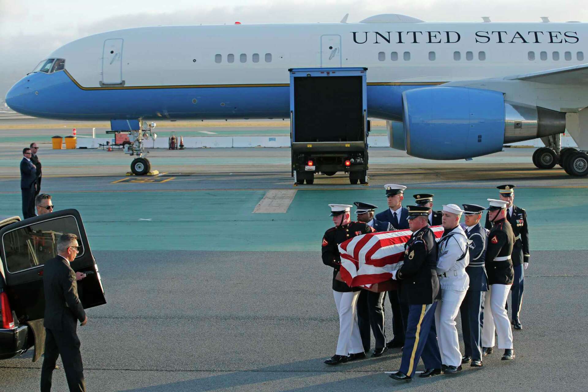 Body of Sen. Dianne Feinstein returns to San Francisco