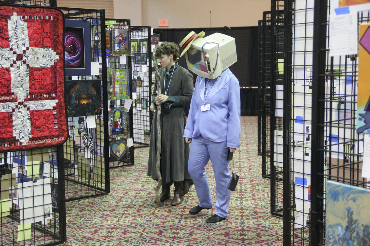 Large sci-fi/fantasy crowds return to ARCHON