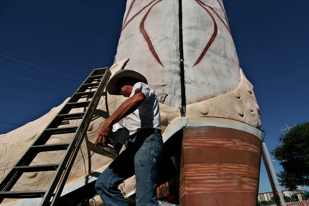 How North Star Mall got the world’s largest cowboy boots