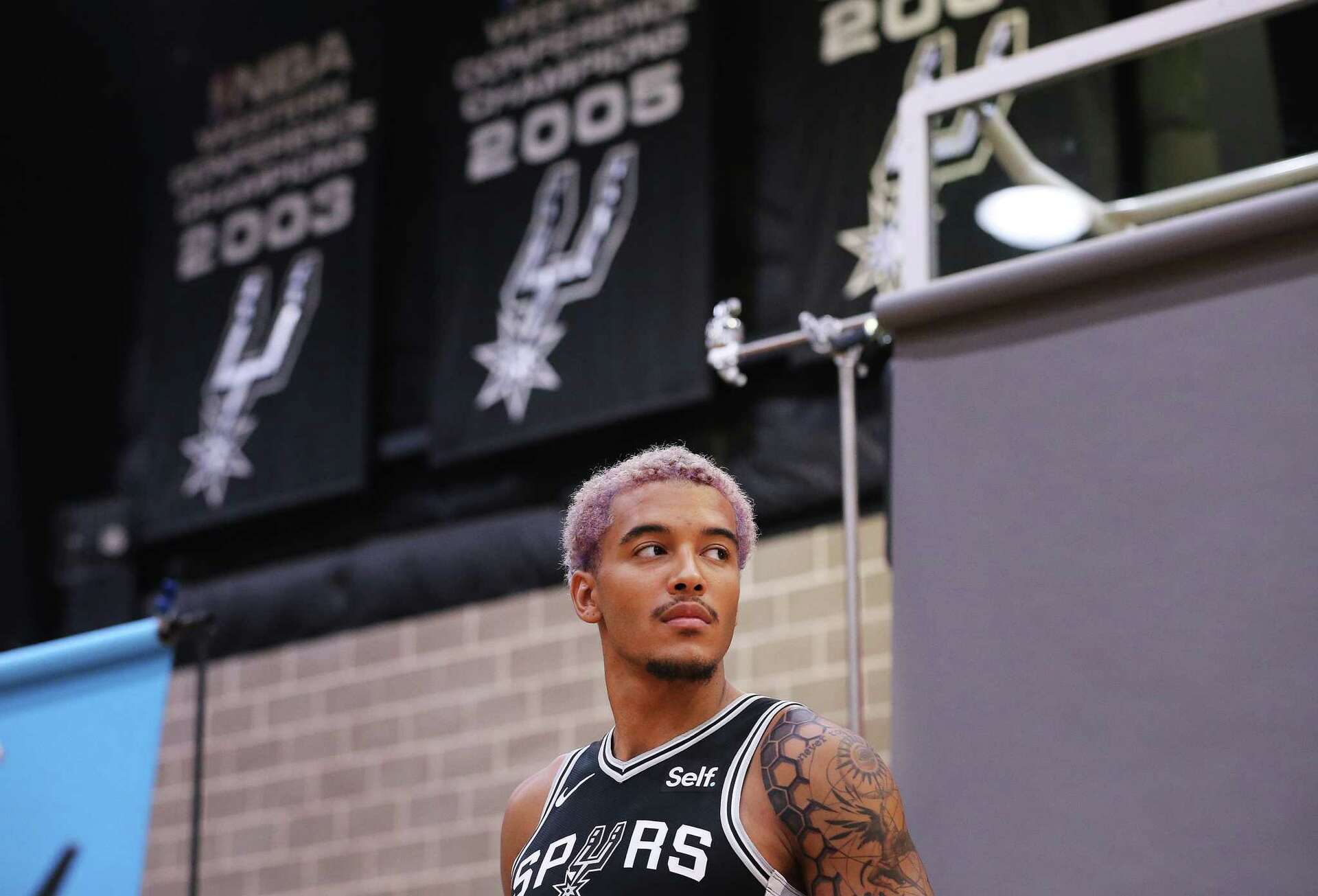 Spurs' Jeremy Sochan will continue shooting one-handed free throws