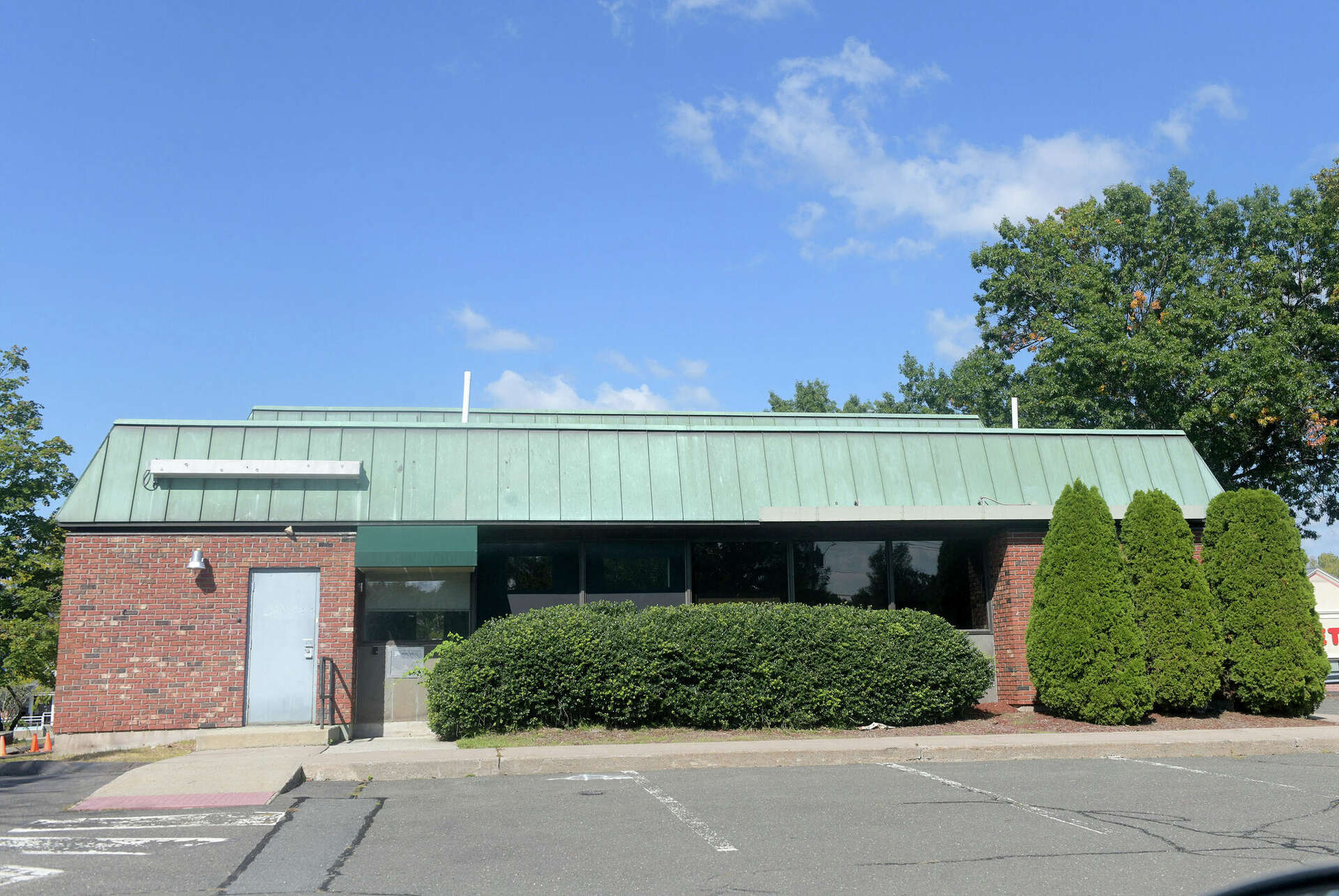 Enfield PZC approves cannabis dispensary at former Starbucks