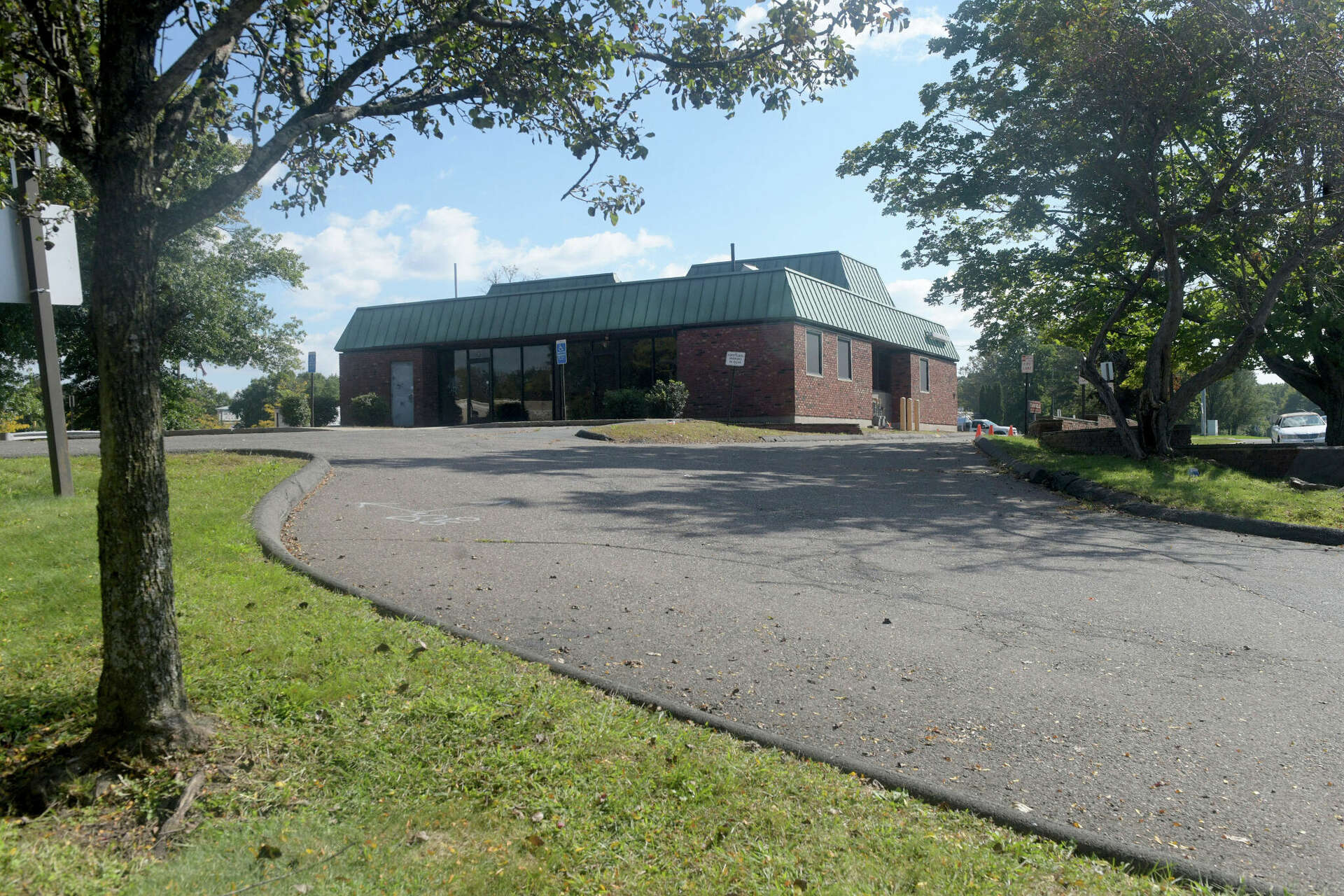 Enfield PZC approves cannabis dispensary at former Starbucks