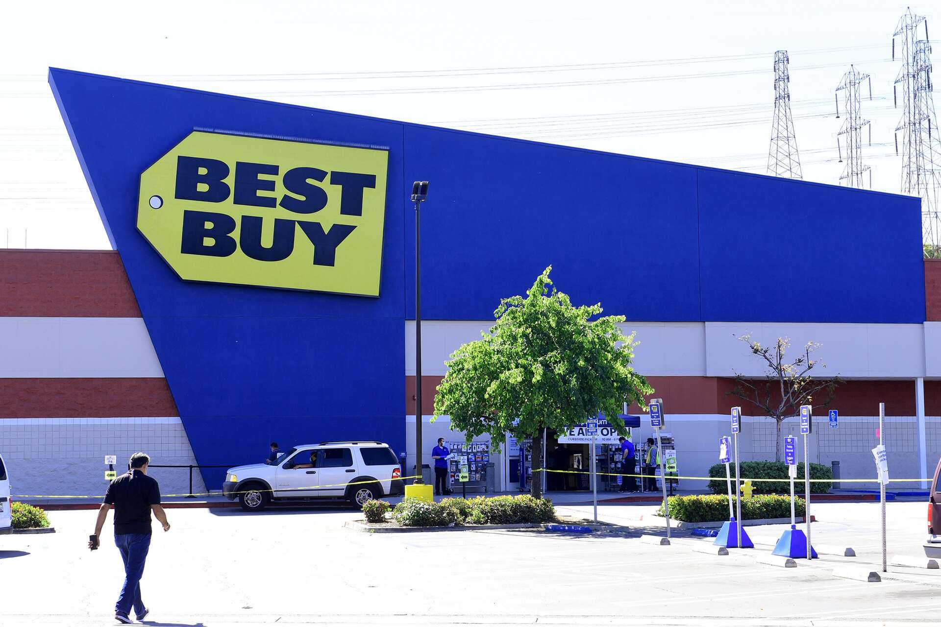 Is Best Buy open on Thanksgiving 2023?