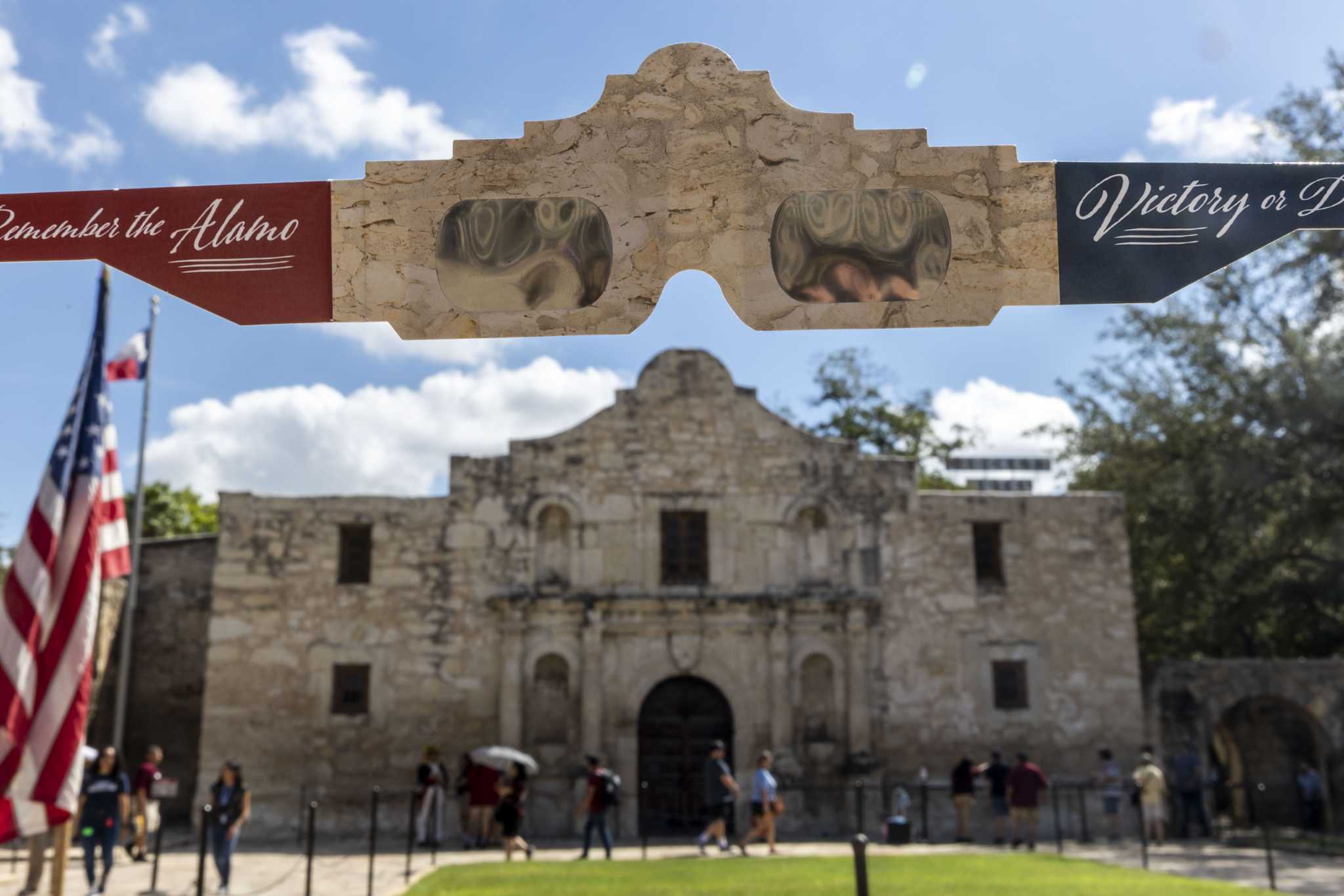 Guns N' Roses bassist Duff McKagan visits Alamo in San Antonio
