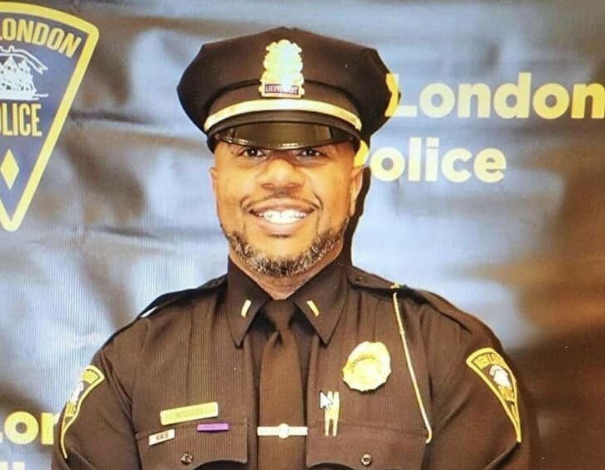 Black police lieutenant gets $570K to settle race case with New London