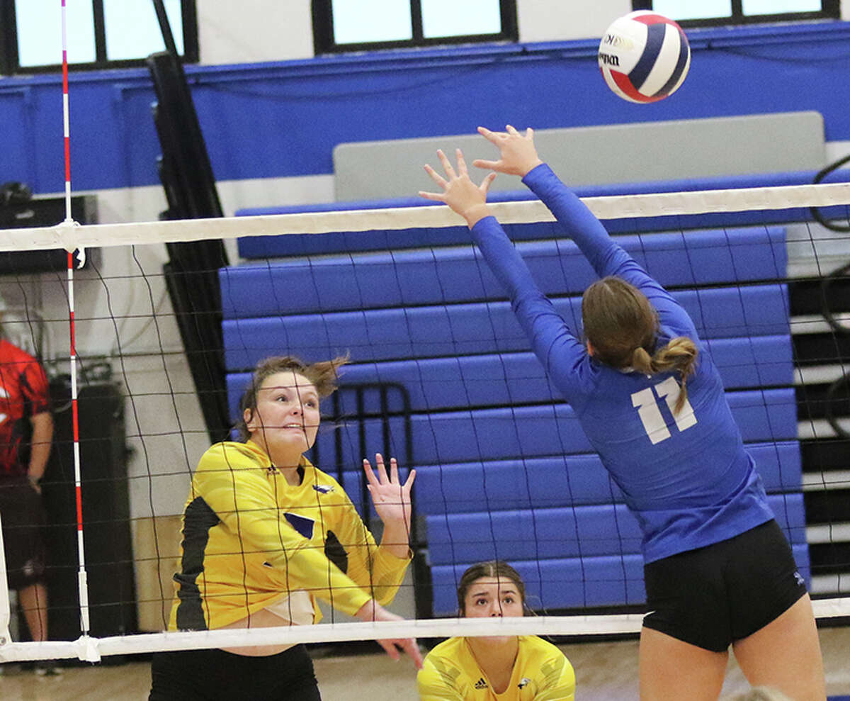 TUESDAY VOLLEYBALL: Warriors honor Sue, beat Barry
