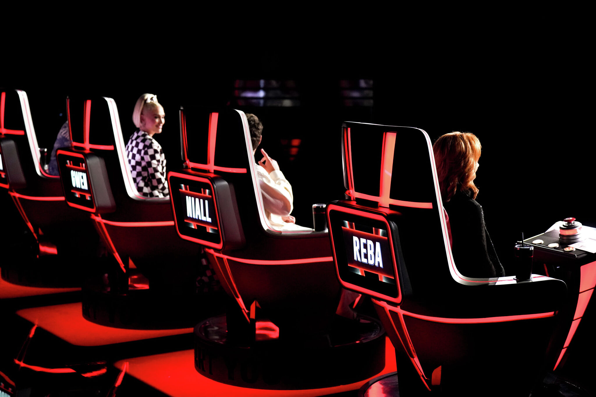 Michigan woman performs 'dreamy' cover of Drake song on 'The Voice'