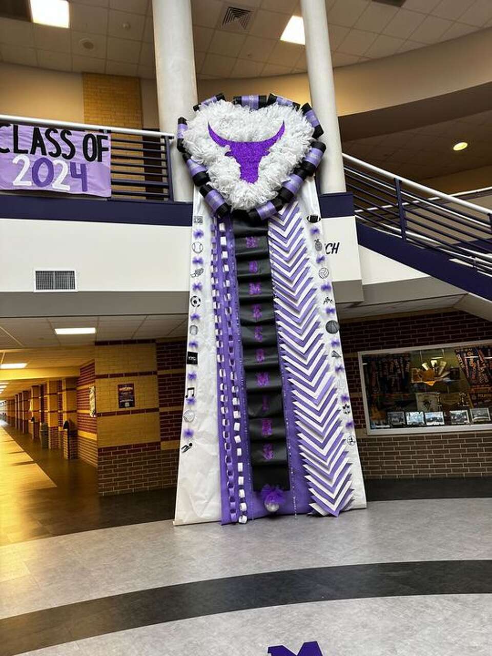 Texans aim break record for largest homecoming mum