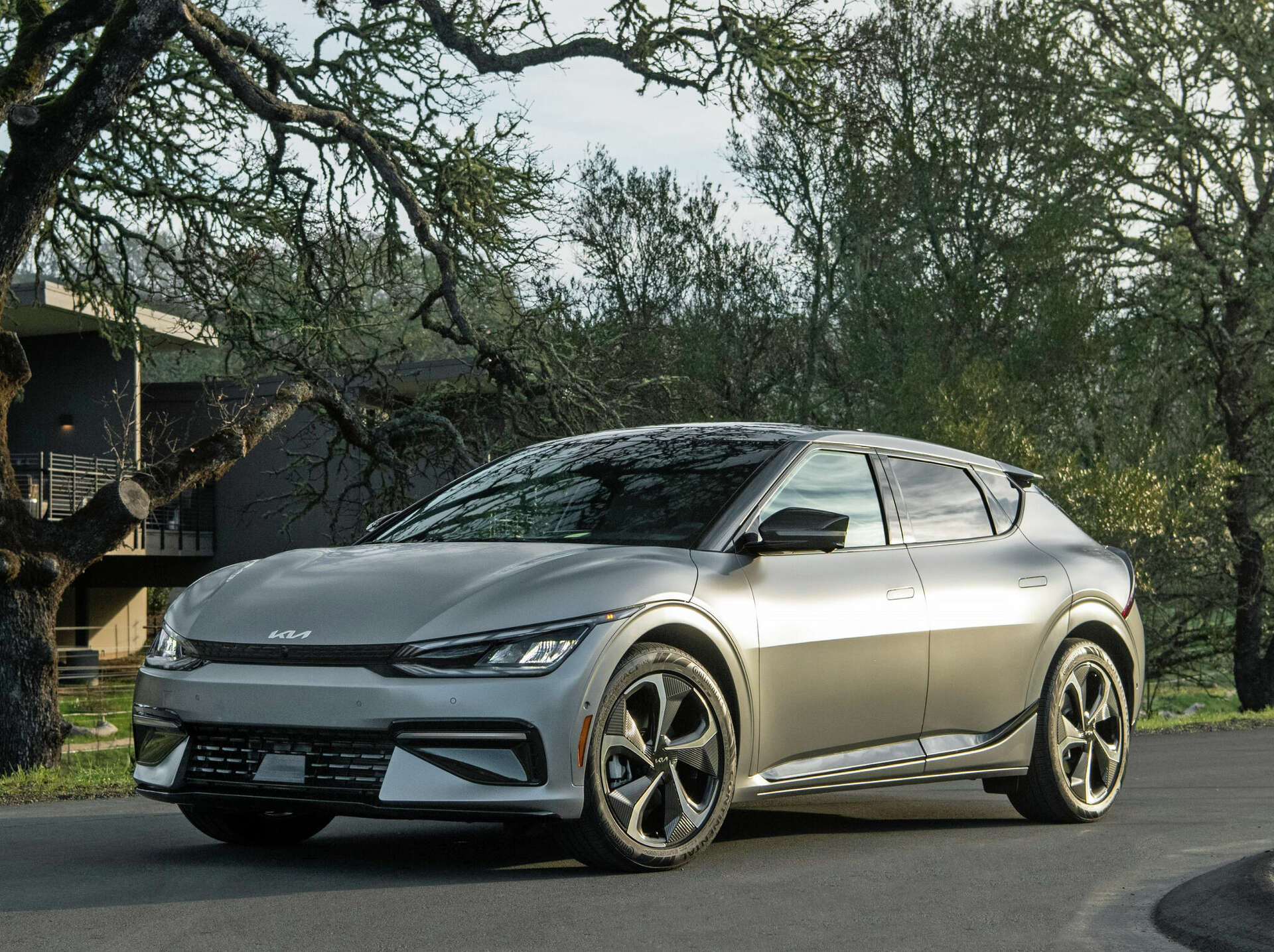 Kia adds EV6 compact crossover as its first all-electric vehicle line