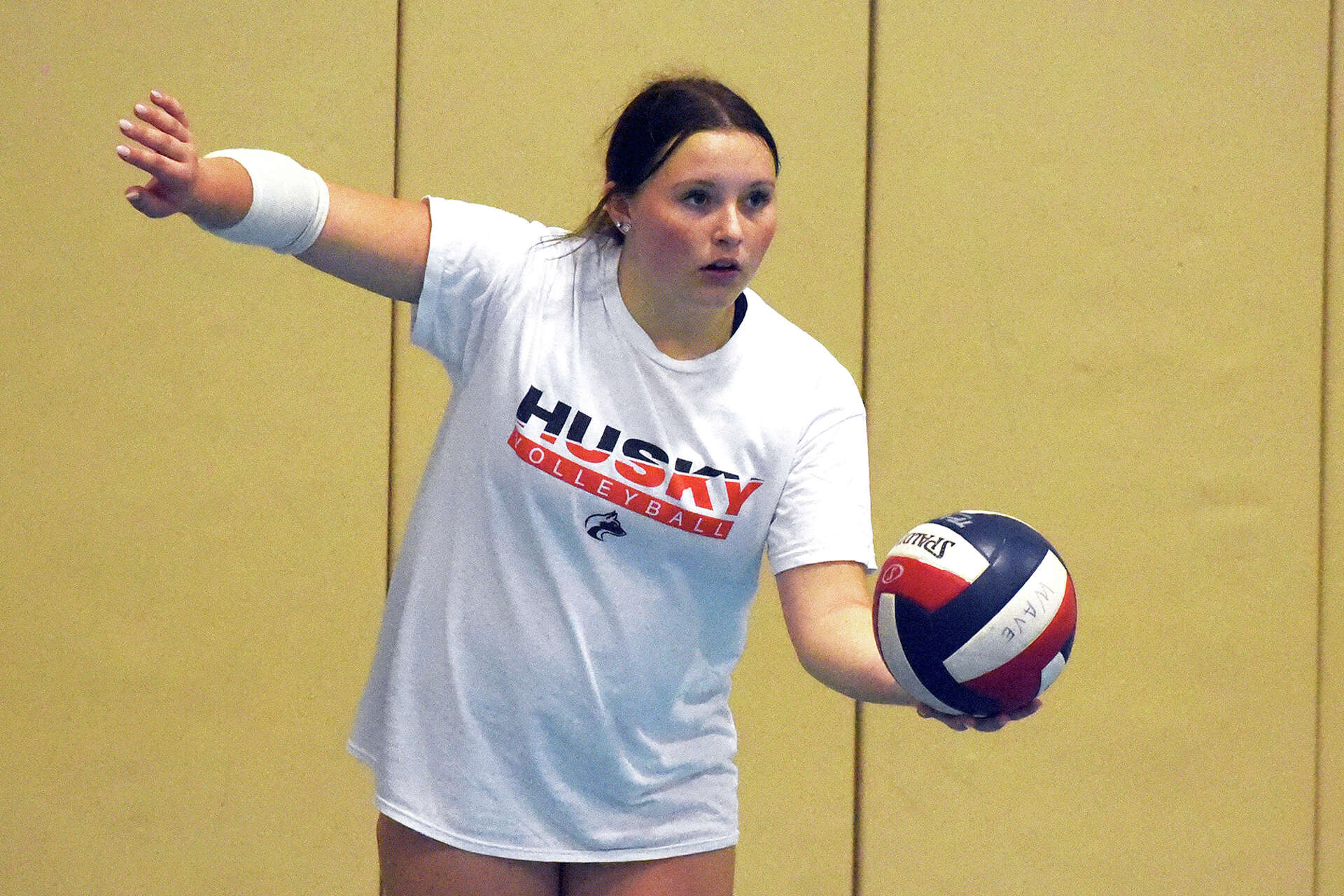 Skylar Bell follows older sisters as star with East Lyme volleyball