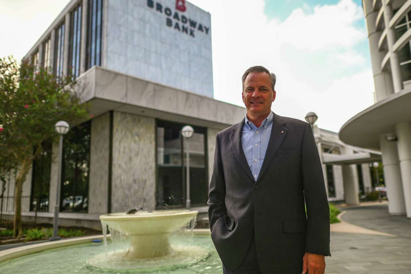 Broadway Bank CEO David Bohne retires after nine years