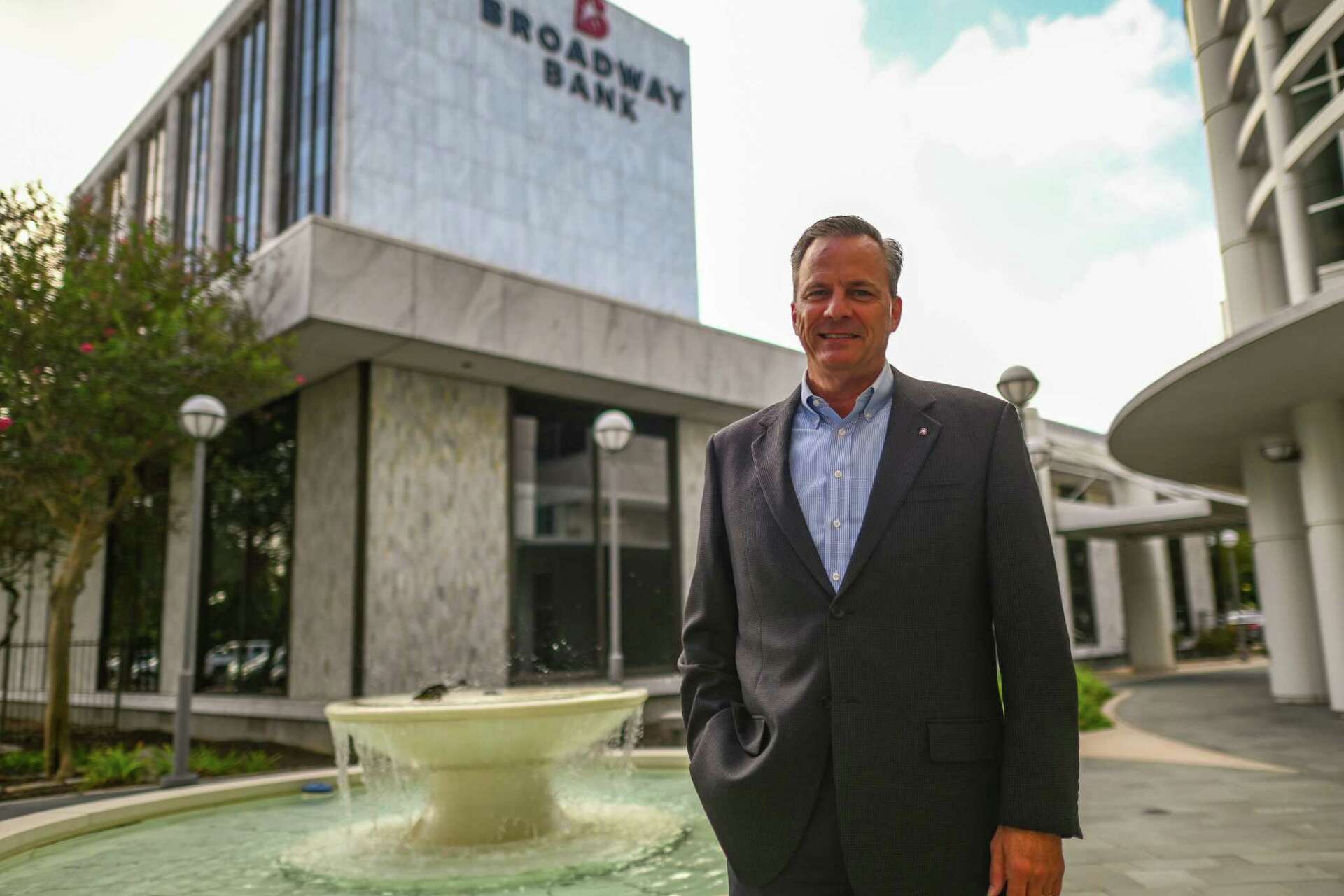 Broadway Bank CEO David Bohne retires after nine years
