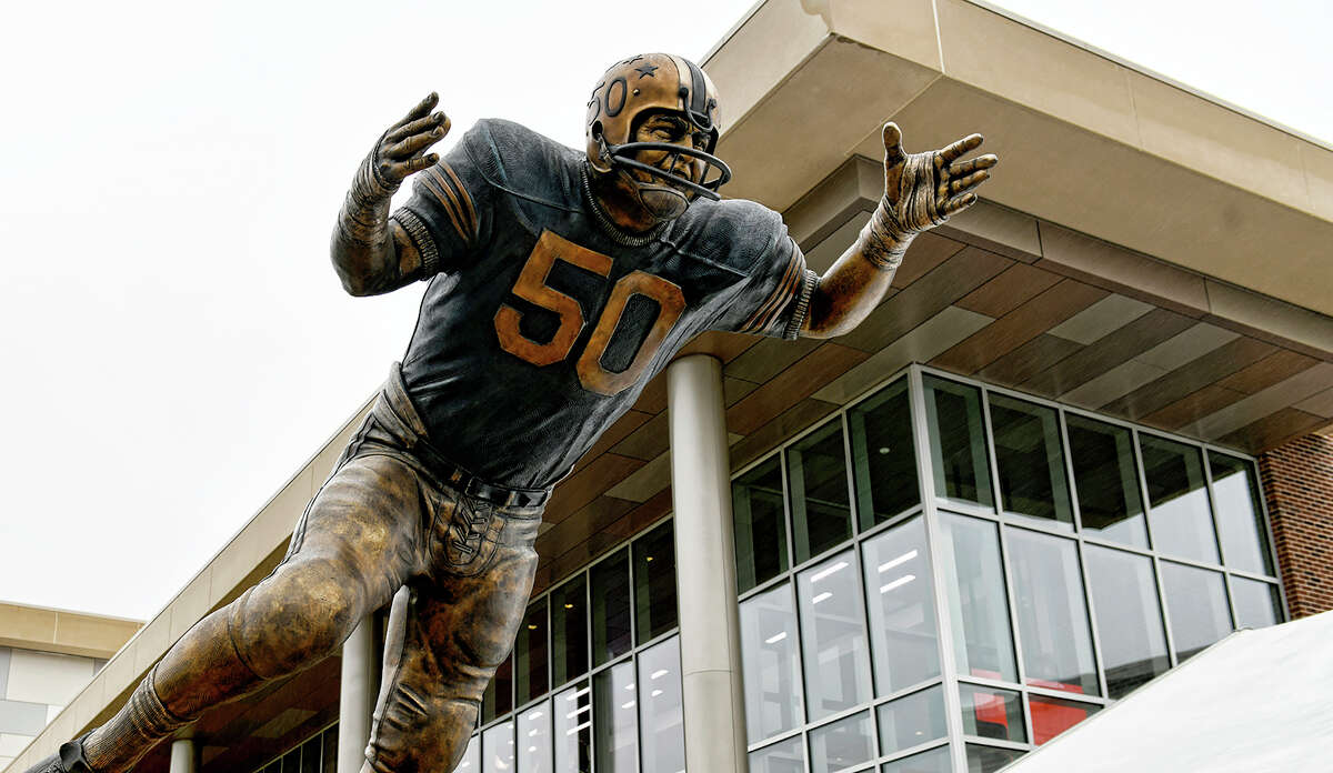 Former Illini, Bears great Dick Butkus passes away Thursday at age 80