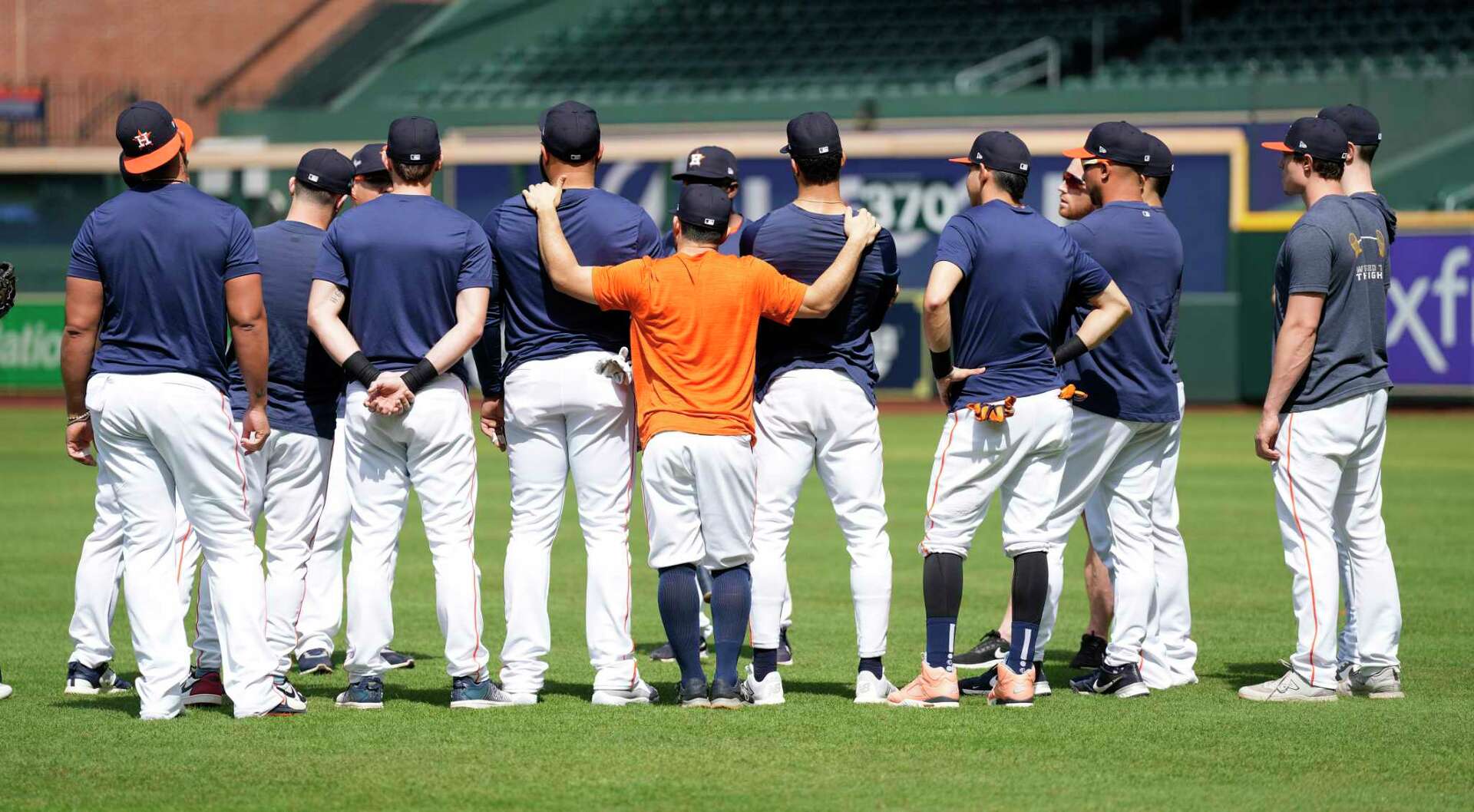 Houston Astros: Minute Maid Park roof closed for ALDS Games 1 and 2