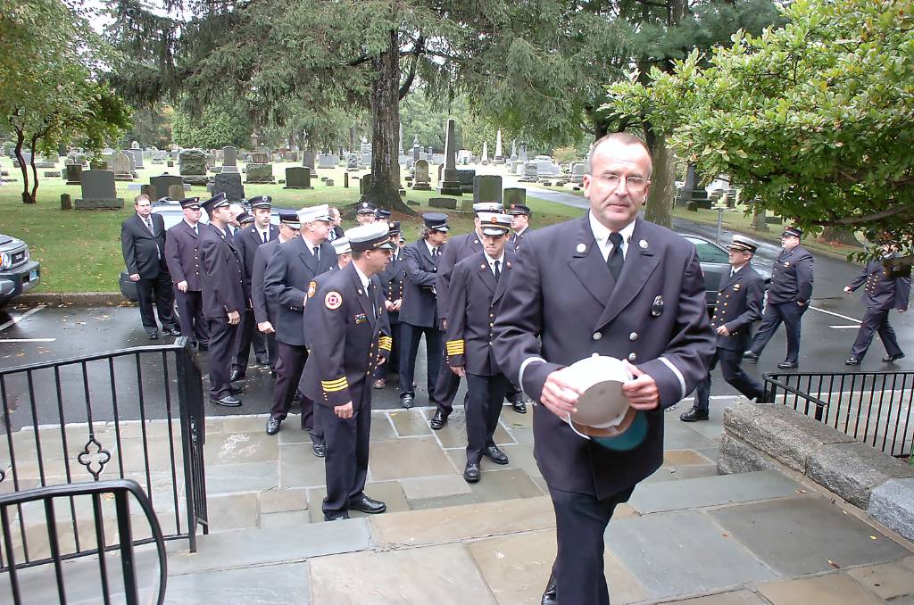 Ex-Fire Chief Grunow honored at memorial service