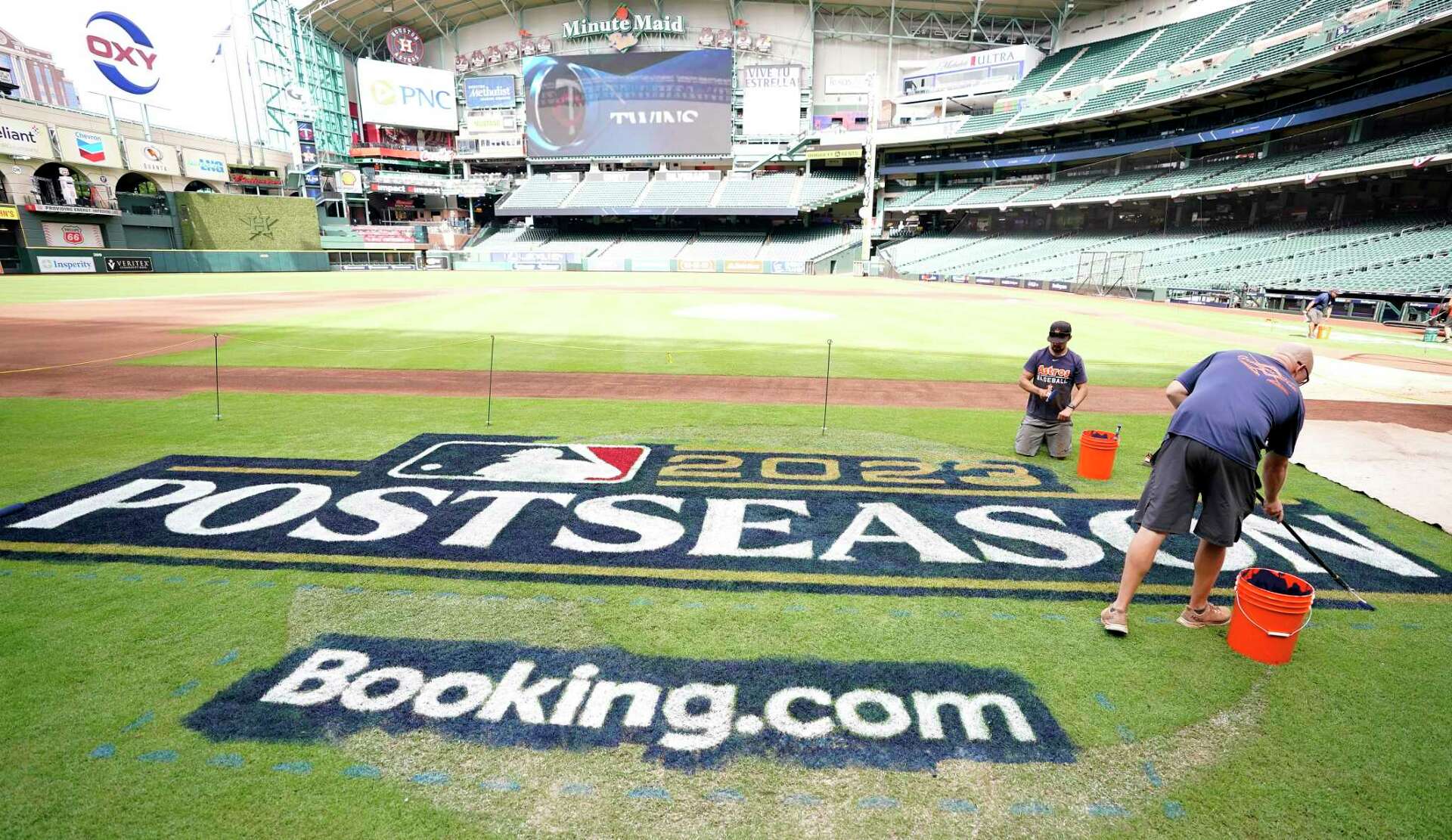Houston Astros: Minute Maid Park roof closed for ALDS Games 1 and 2