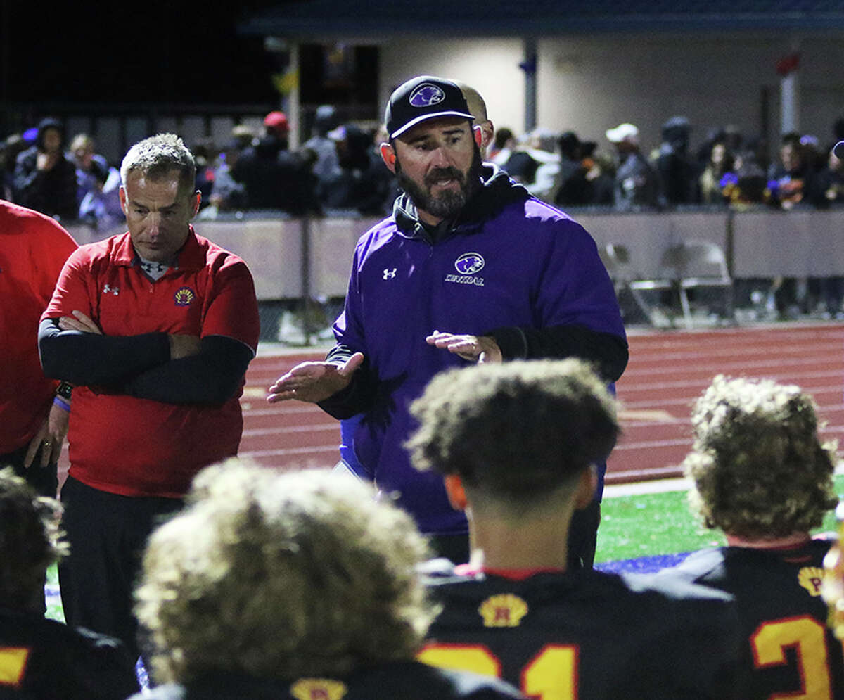 Queen confirms it, Roxana a football conference King again